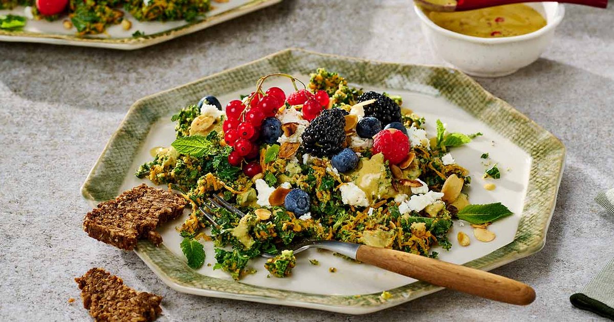 Federkohl-Broccoli-Salat mit Feta | Kikkoman